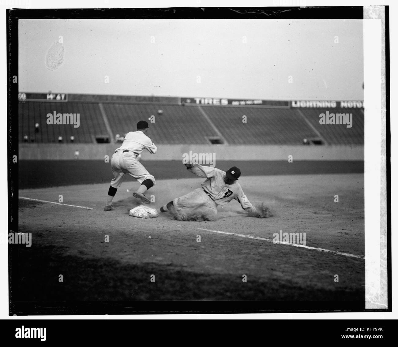 Early 1900s baseball equipment hi-res stock photography and images - Alamy