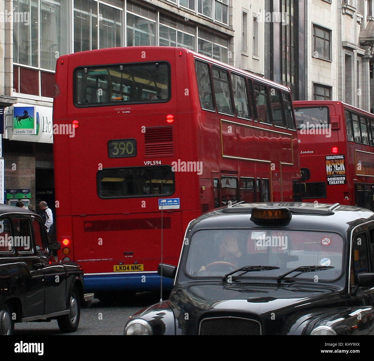 Metroline bus route 390 Oxford Street March 2009 Stock Photo - Alamy