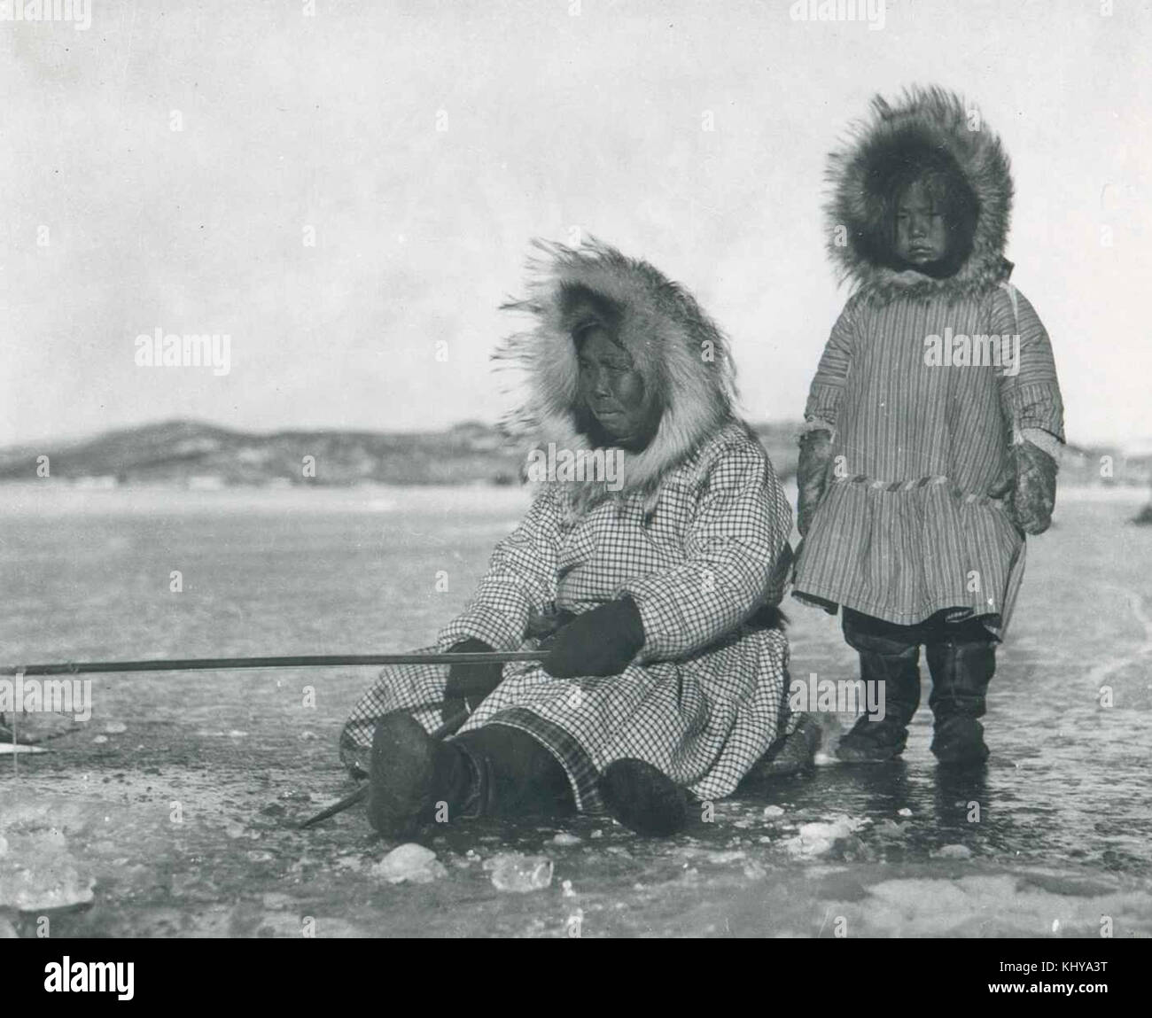 Eskimos fishing hi-res stock photography and images - Alamy