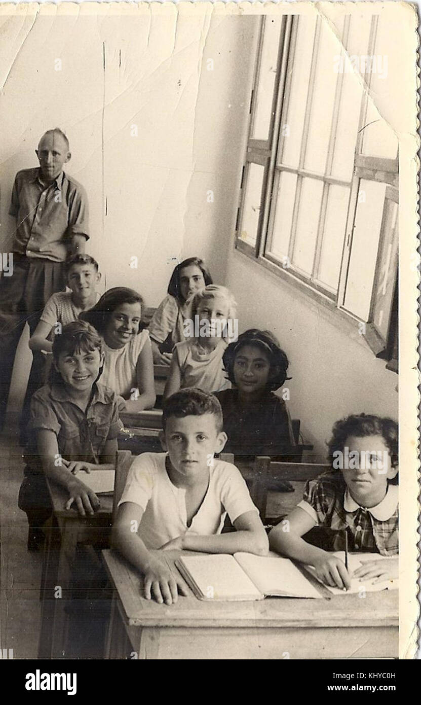 Israel school classroom hi-res stock photography and images - Alamy