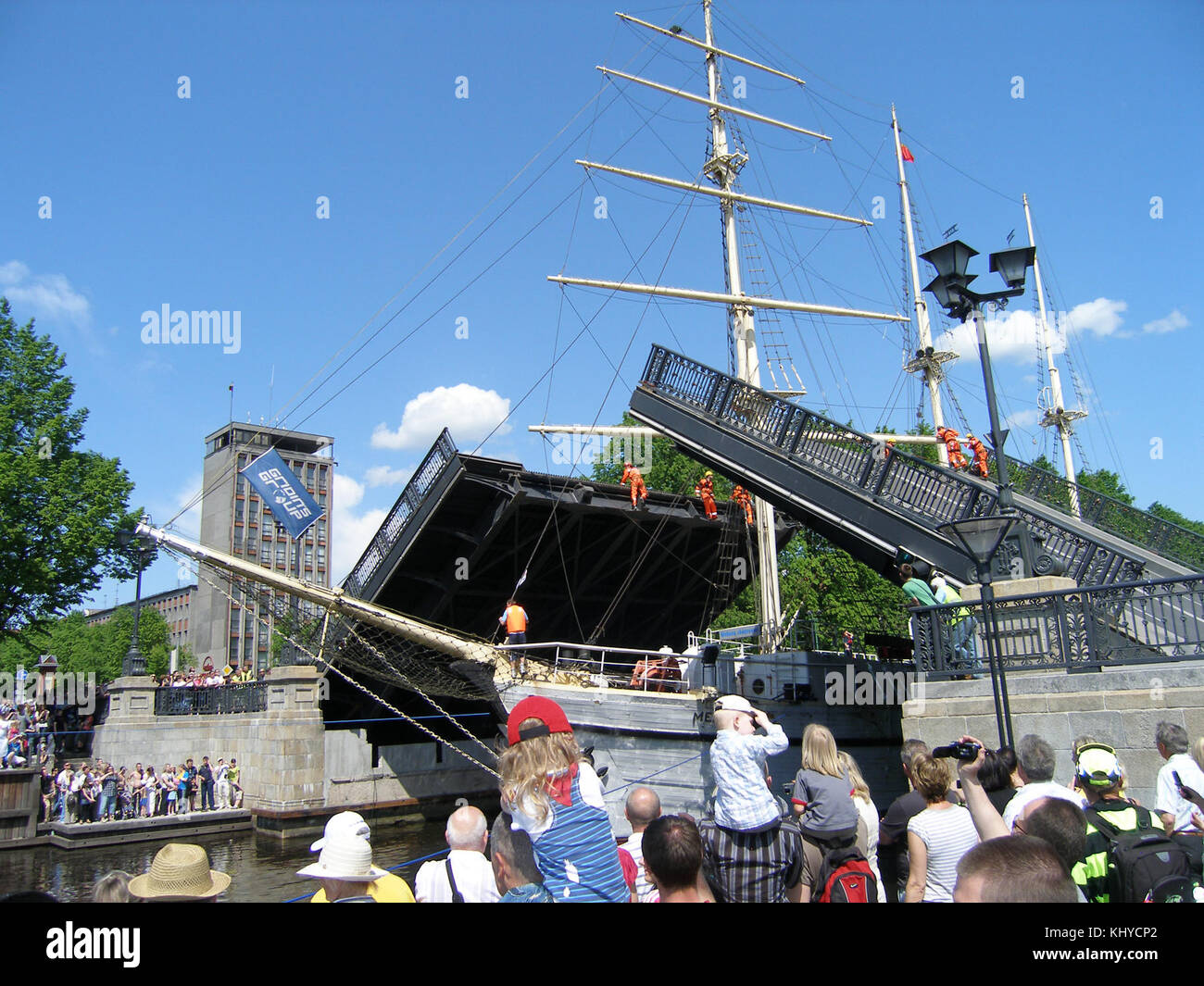 Pakeltas birzos tiltas Stock Photo - Alamy