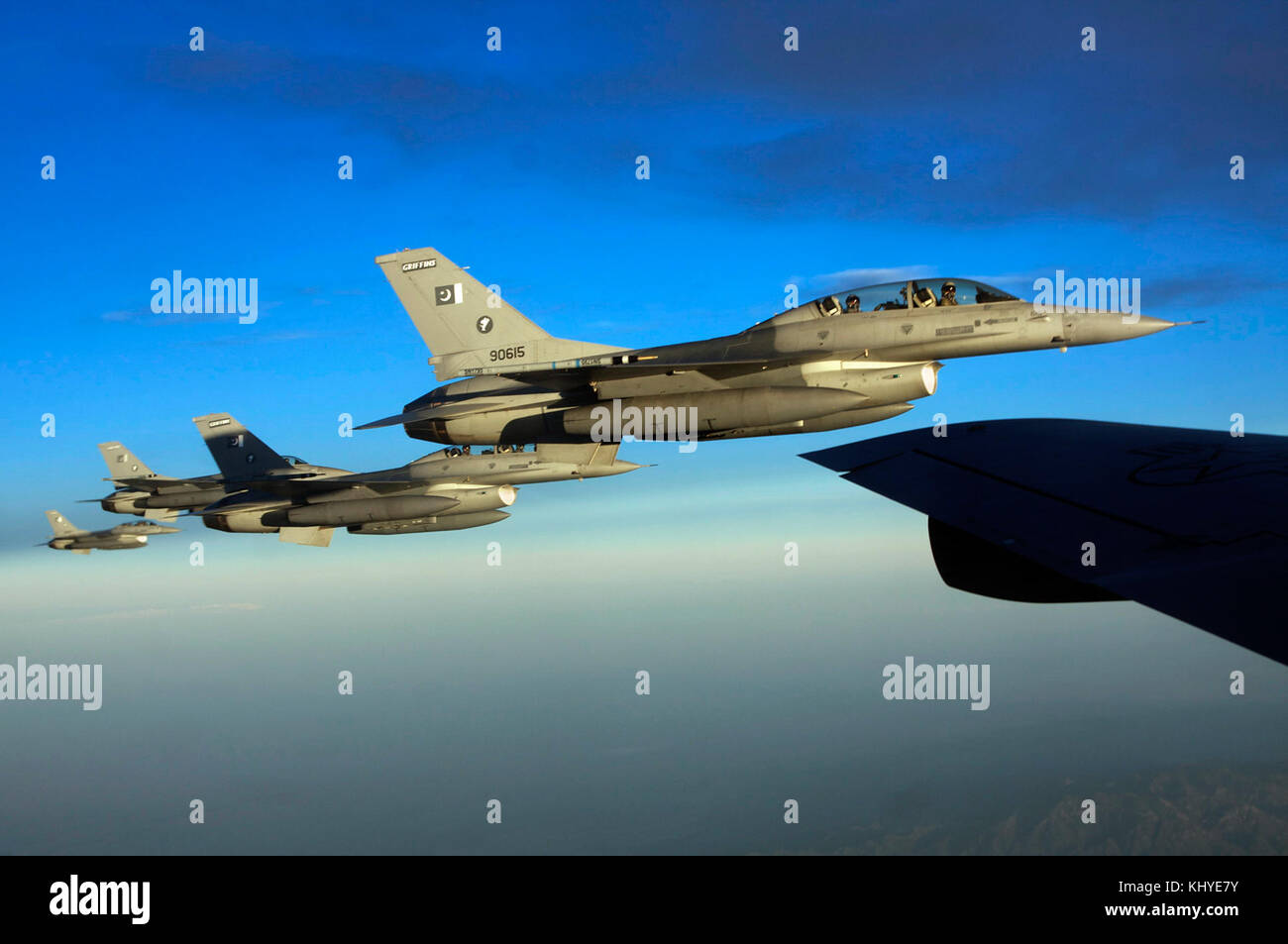 Pakistan Air Force F-16 Refeul Stock Photo - Alamy