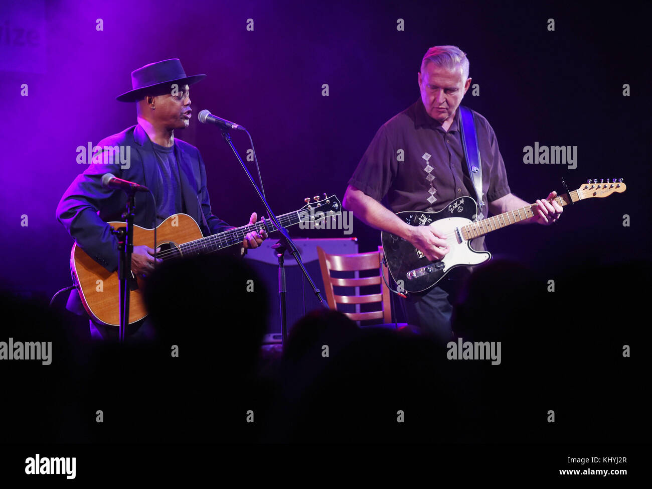 Sumperk, Czech Republic. 18th Nov, 2017. US musician ERIC BIBB (left ...