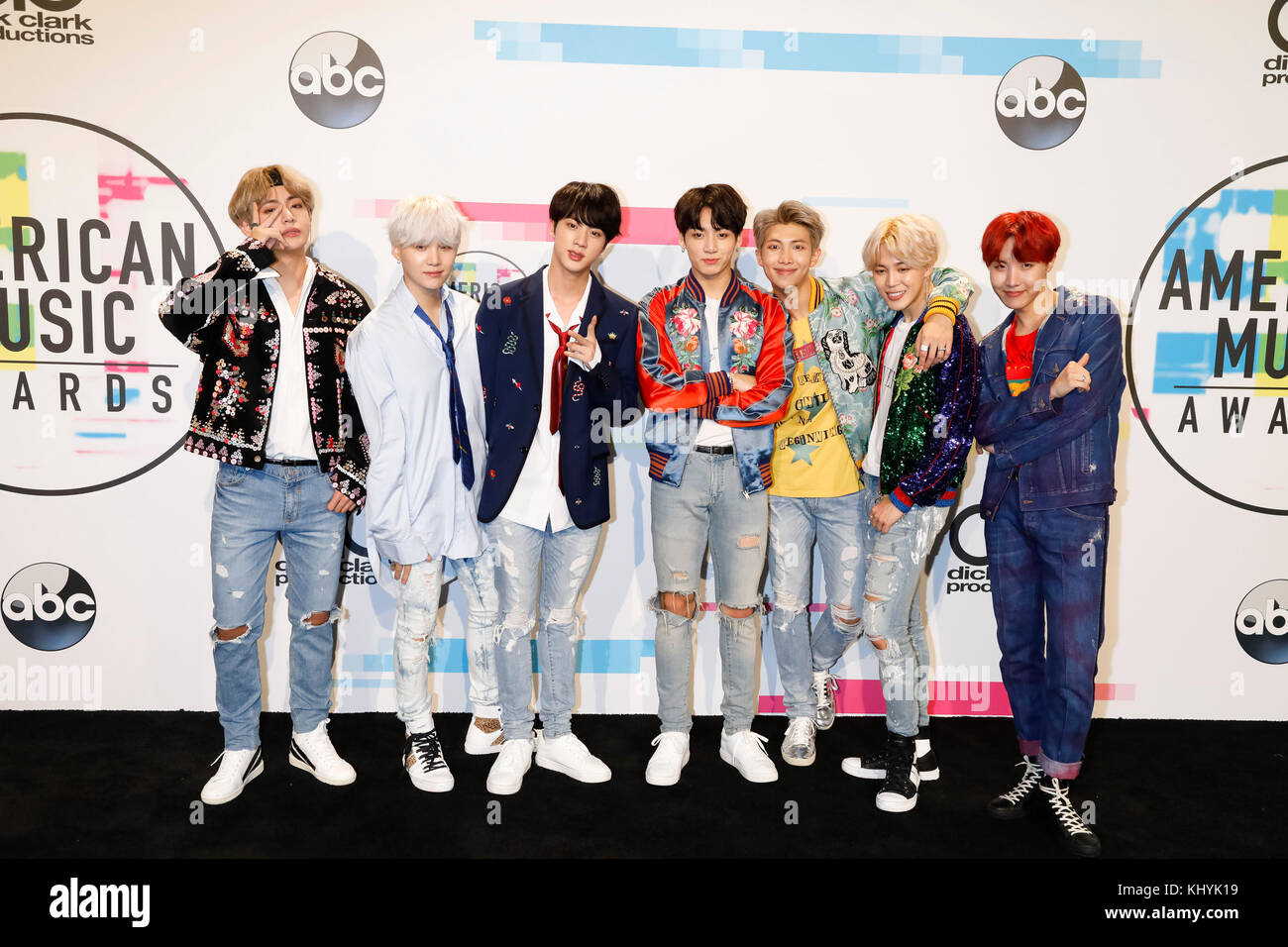 Los Angeles, USA. 20th Nov, 2017. BTS poses in the press room of the ...