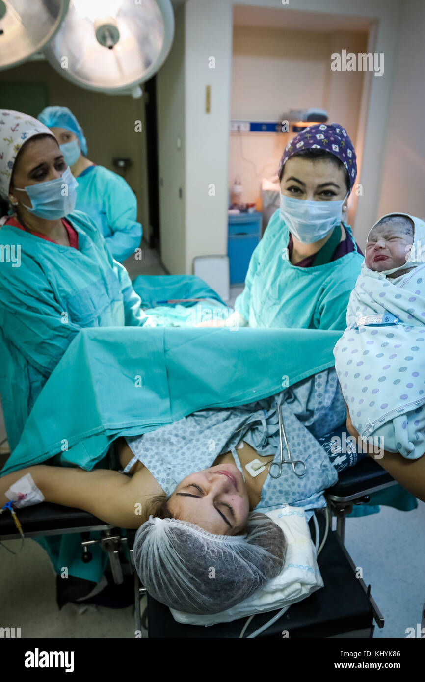 Operating room nurse hi-res stock photography and images - Alamy