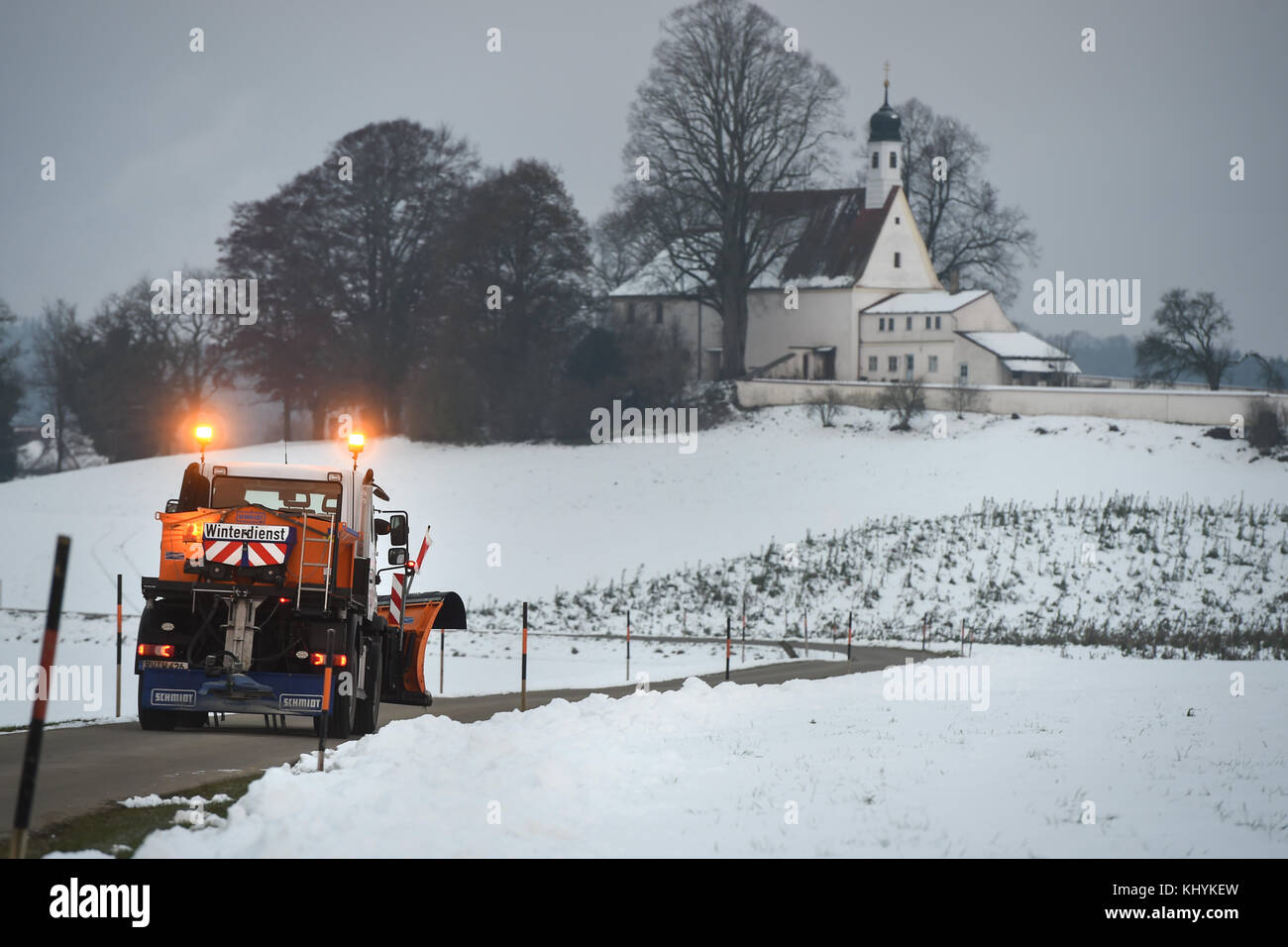 Wolfegg, Germany. 20th Nov, 2017. A snowplough drives towards the ...