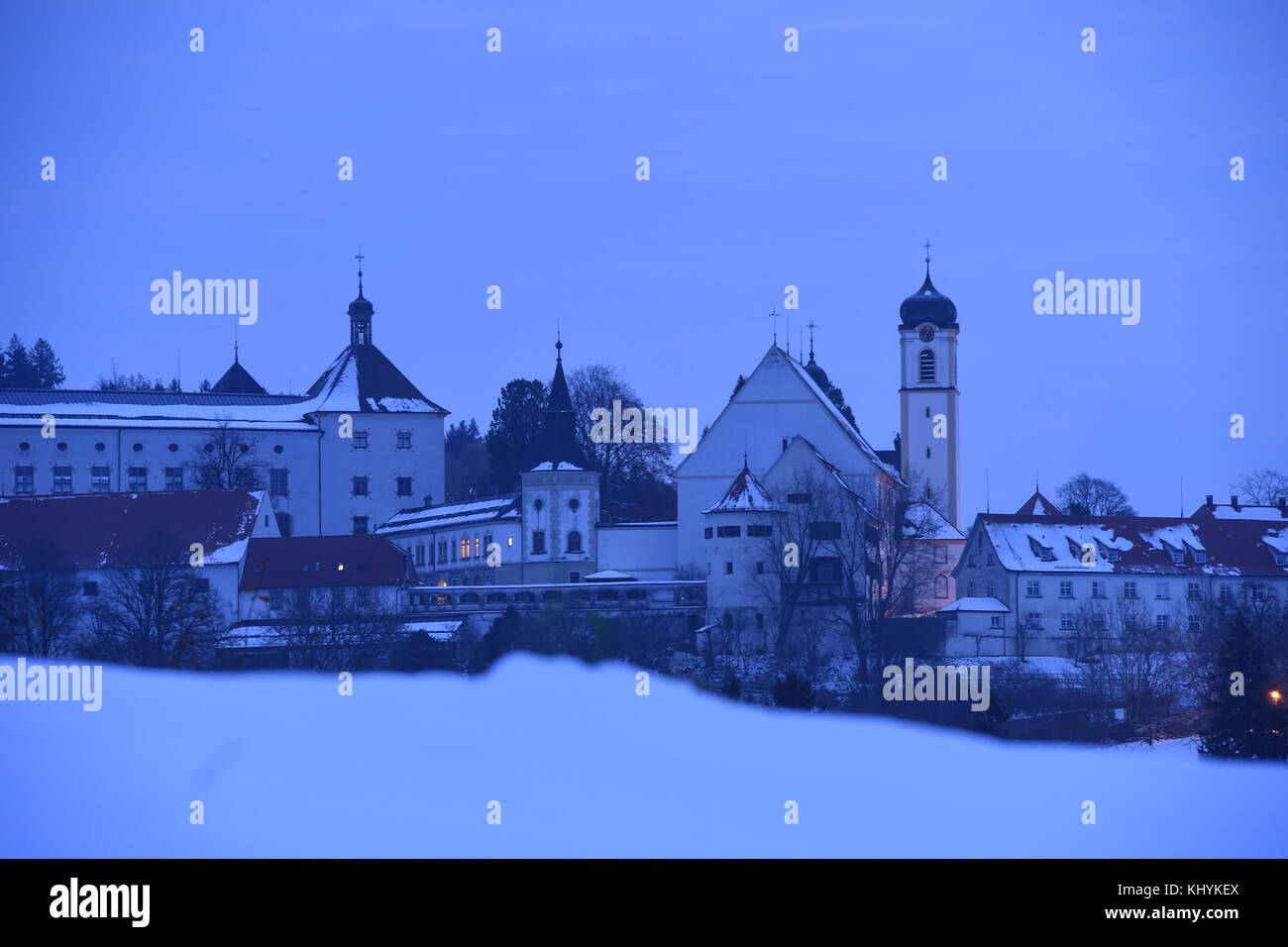 Wolfegg, Germany. 20th Nov, 2017. At dusk single lights light up the ...