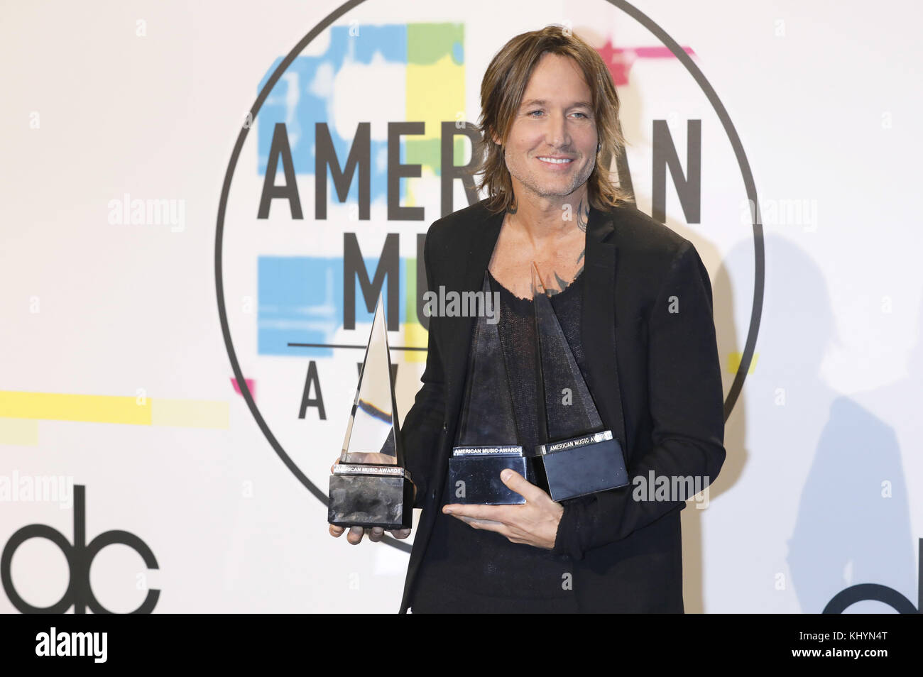 Keith Urban attends the 2017 American Music Awards at Microsoft Theater ...