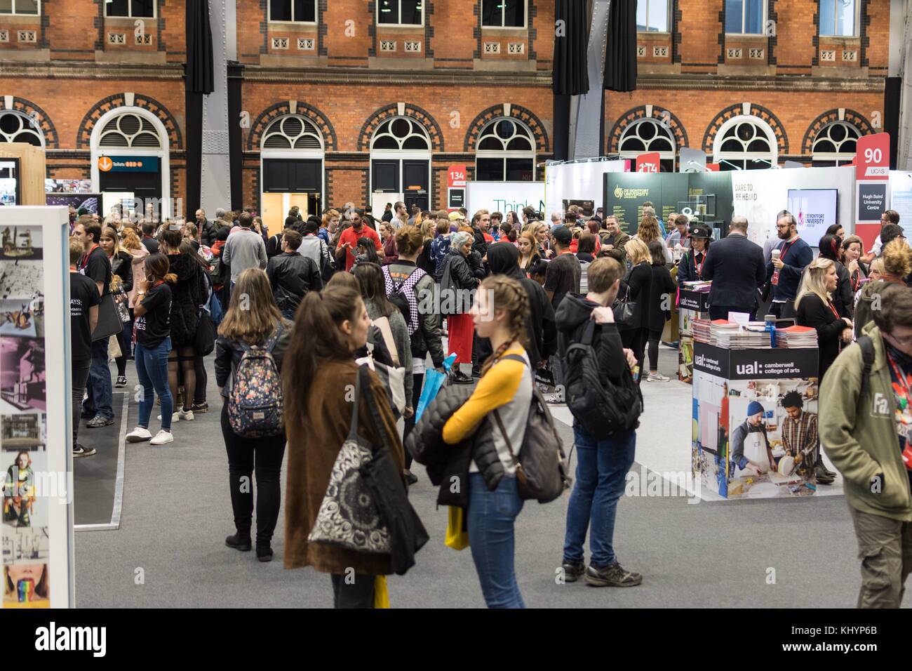 Ucas apply hi-res stock photography and images - Alamy