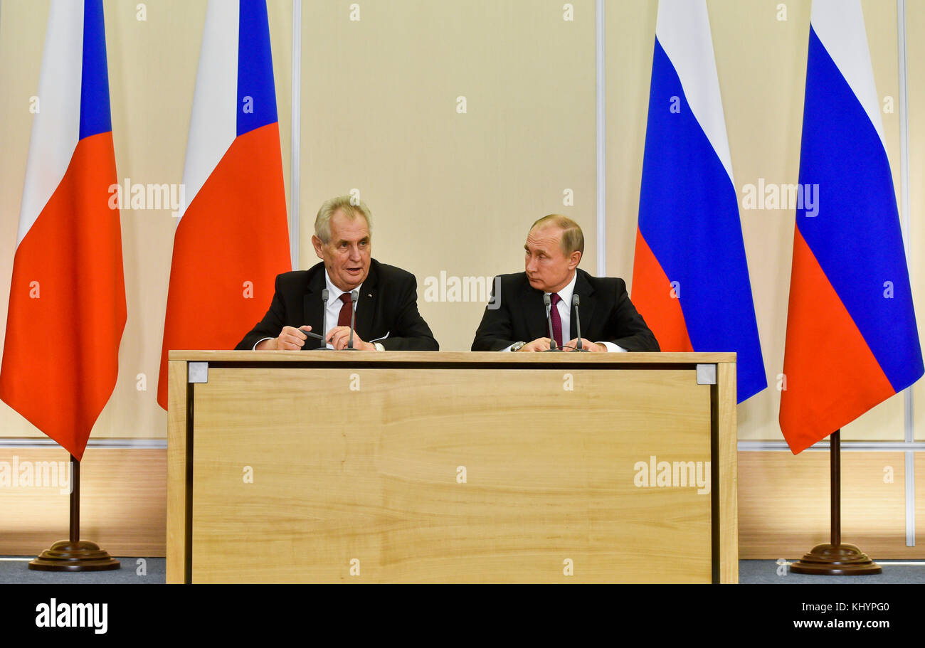 President vladimir putin russia left hi-res stock photography and ...