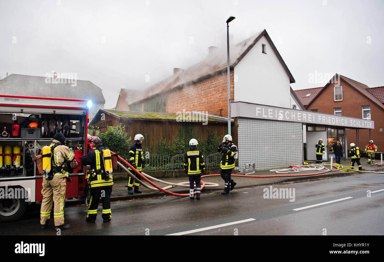 Hanover, Germany. 21st Nov, 2017. Firefighters stand in front of the ...