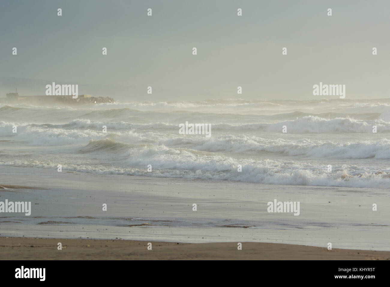 Ramlet Al Baida, Beirut Lebanon, 21st Nov, 2017. Close up of waves on a ...