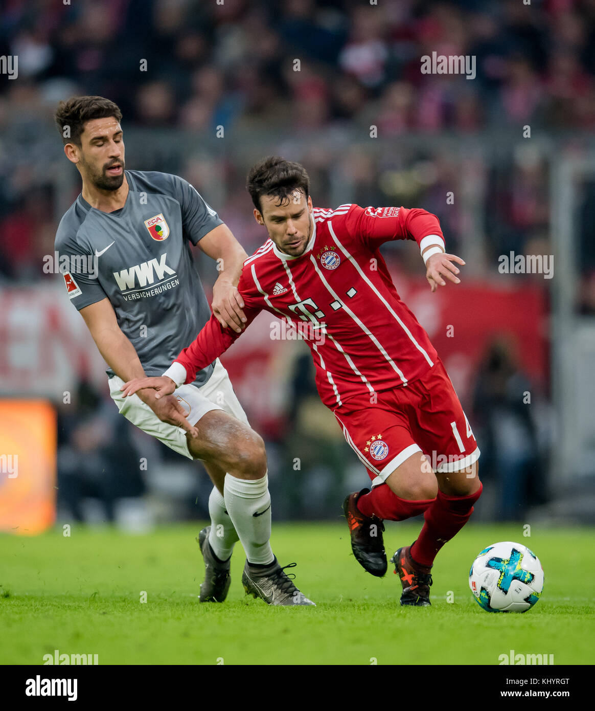 Munich, Germany. 18th Nov, 2017. Munich's Juan Bernat and Augsburg's ...