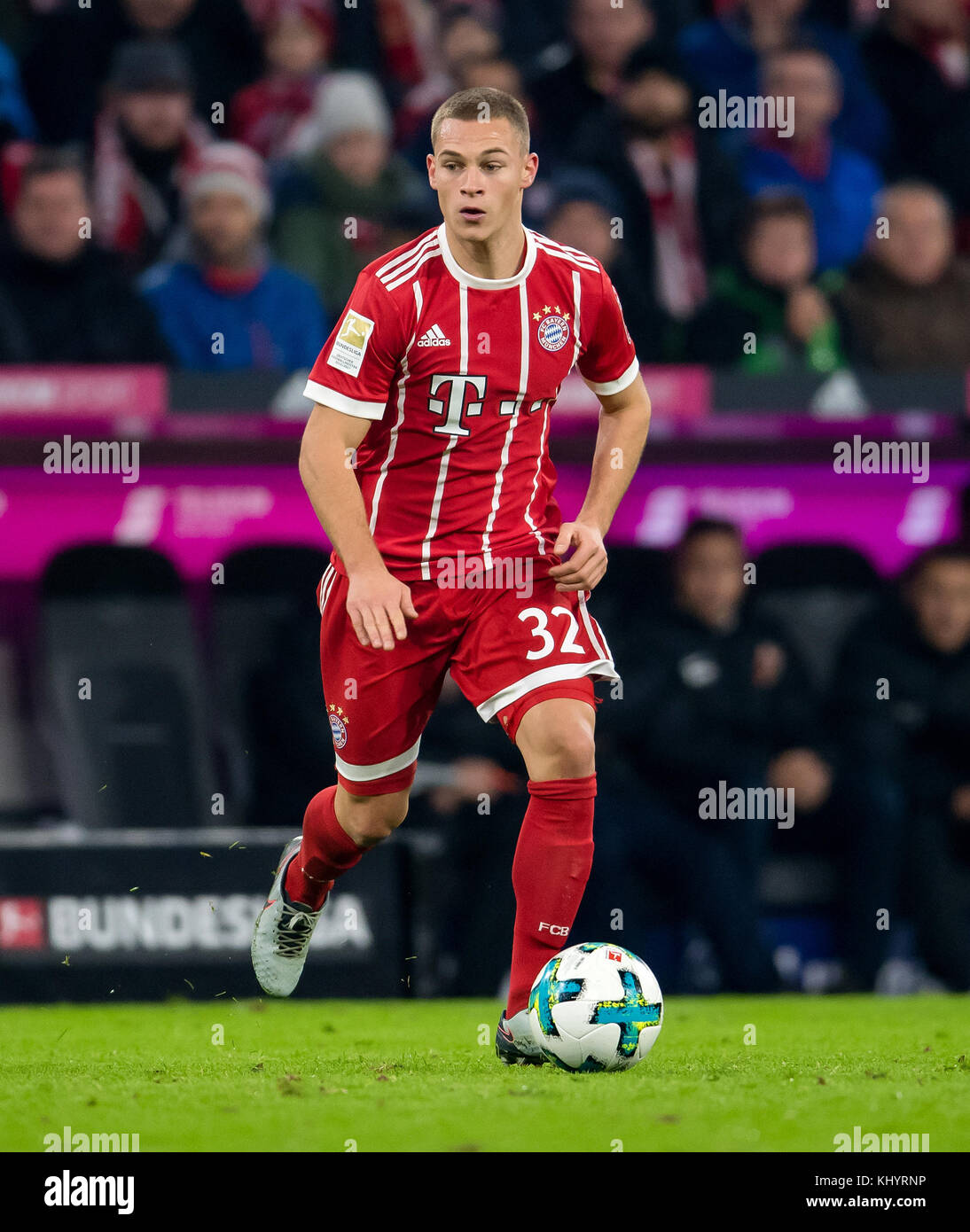 Munich, Germany. 18th Nov, 2017. Munich's Joshua Kimmich in action ...