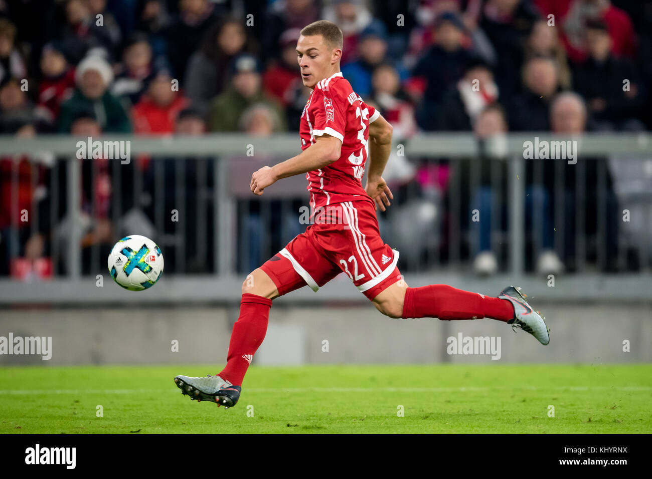 Munich, Germany. 18th Nov, 2017. Munich's Joshua Kimmich in action ...