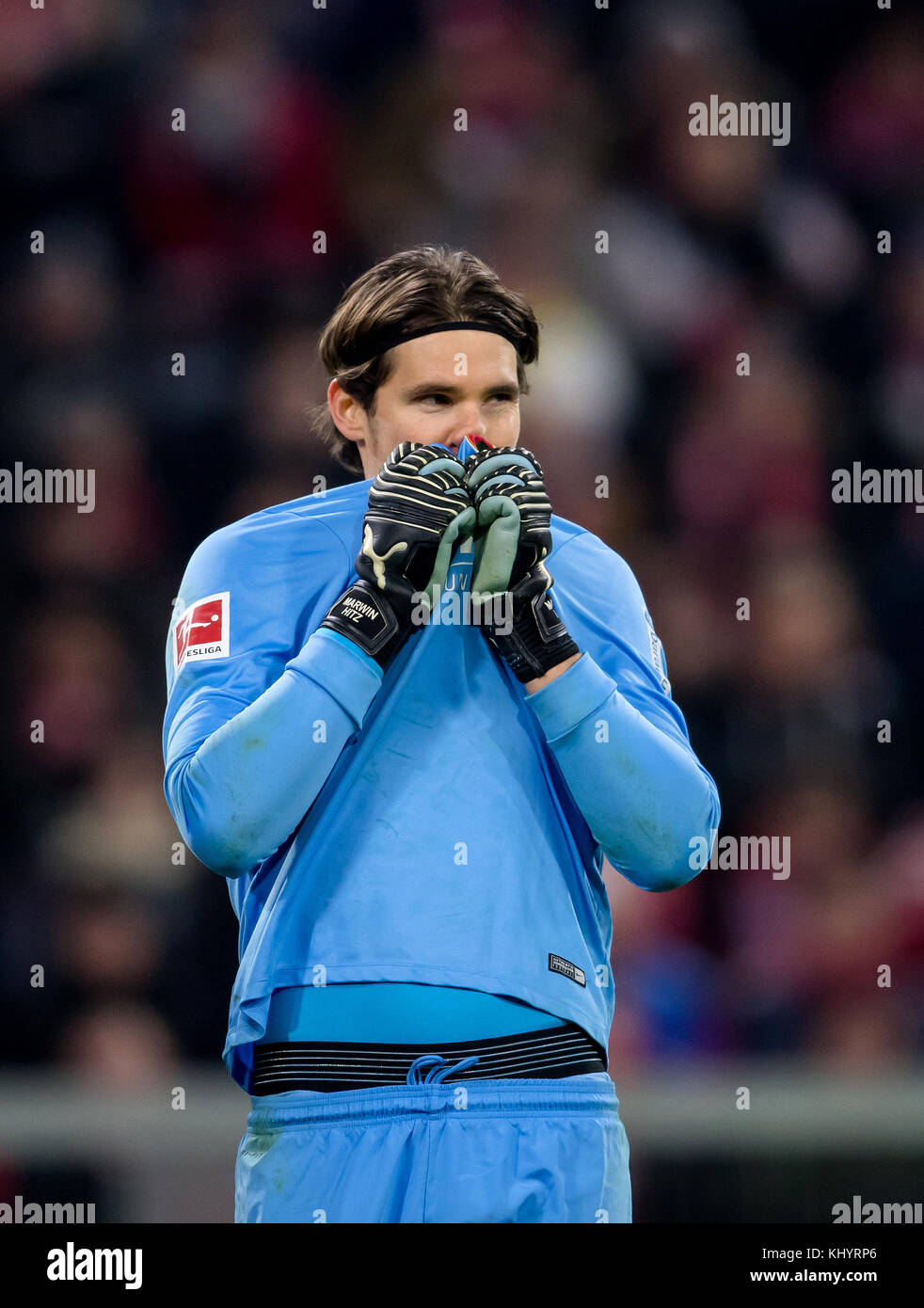 Munich, Germany. 18th Nov, 2017. Augsburg's goalkeeper Marwin Hitz ...
