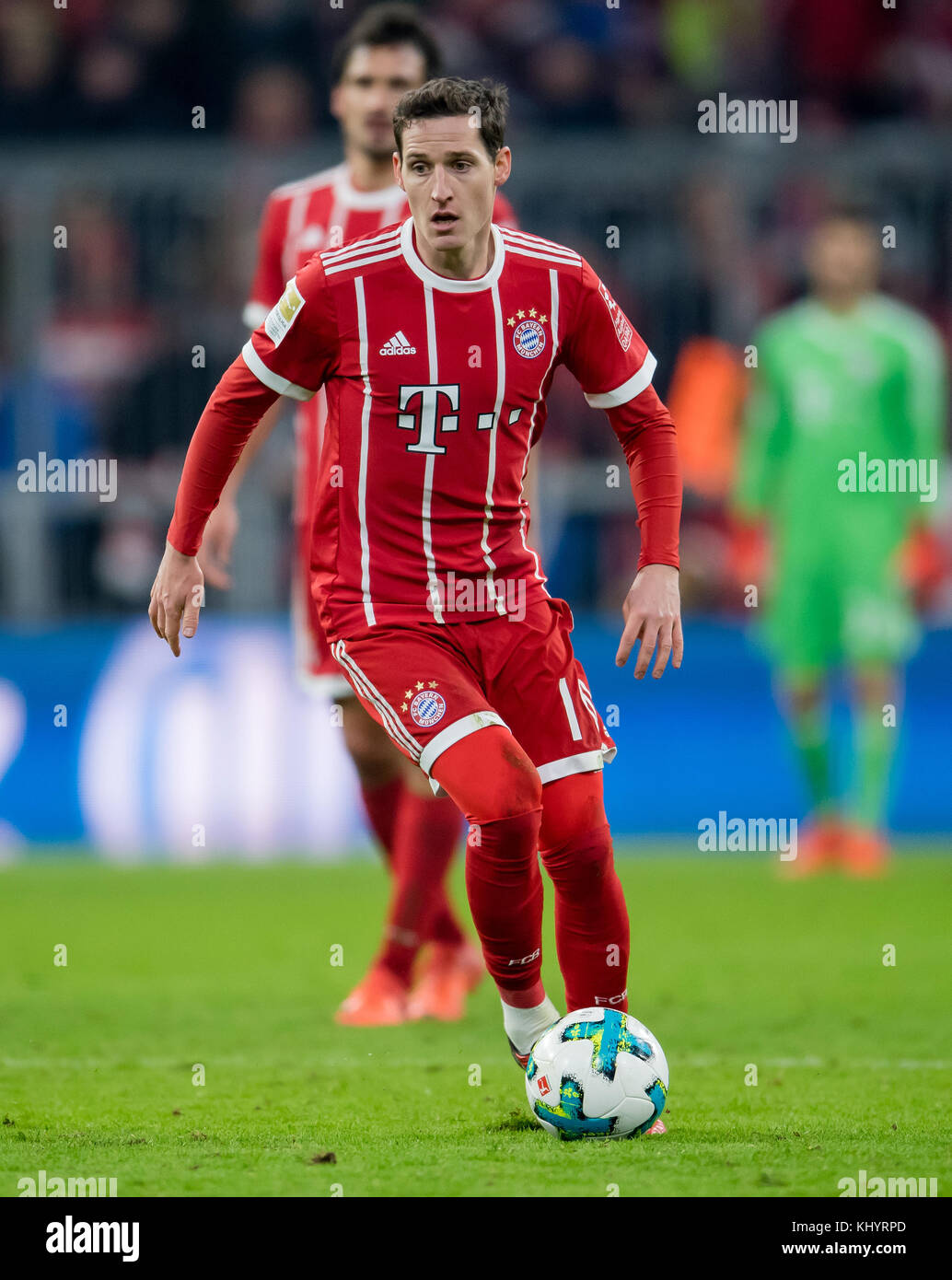 Munich, Germany. 18th Nov, 2017. Munich's Sebastian Rudy in action ...
