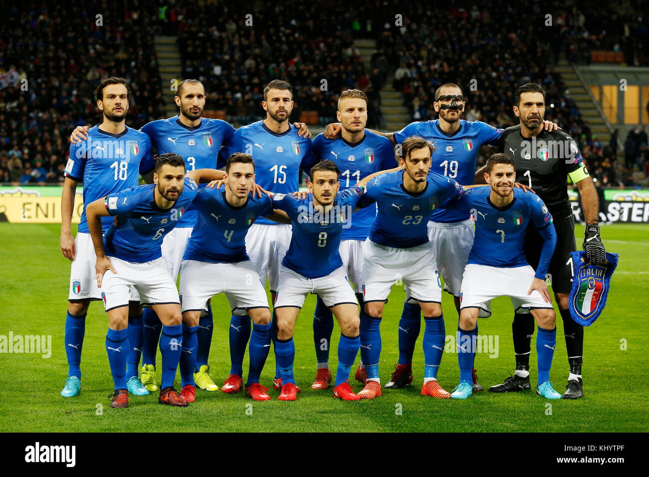 Italy team group line up hi-res stock photography and images - Alamy