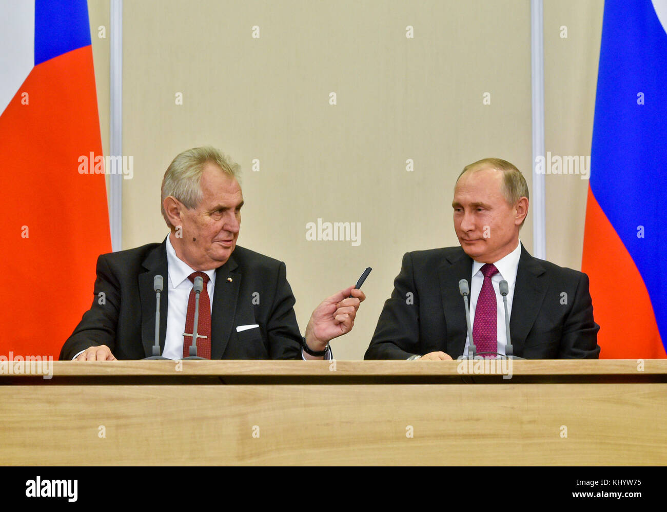 President vladimir putin russia left hi-res stock photography and ...
