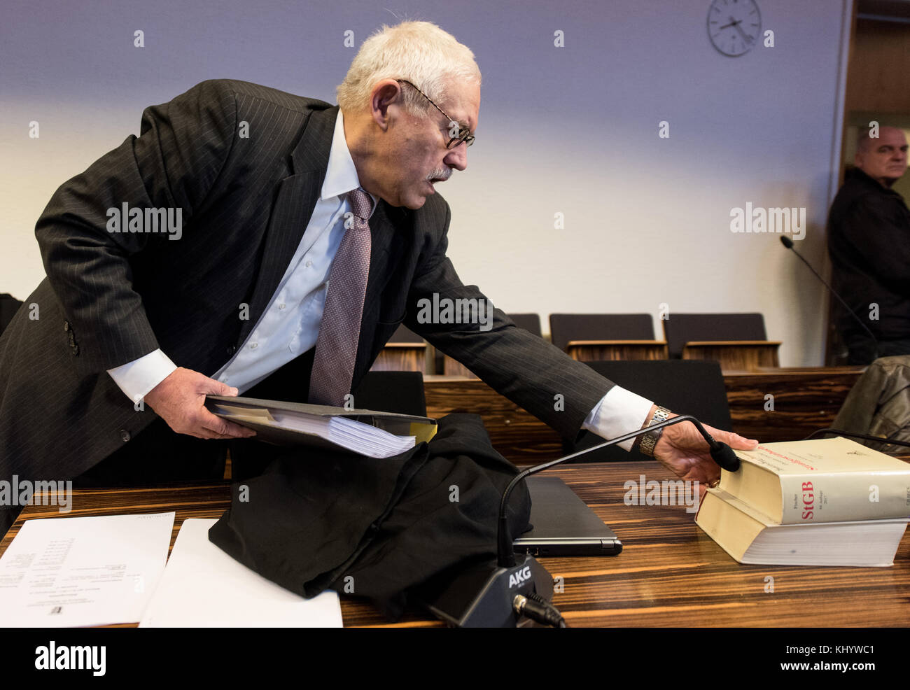 Freiburg, Germany. 22nd Nov, 2017. Defense lawyer Klaus Malek ...