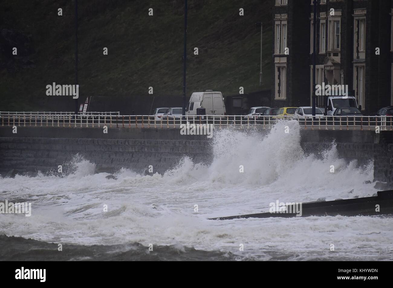 Aberystwyth Wales UK, Wednesday 22 November 2017 UK Weather: High tides ...