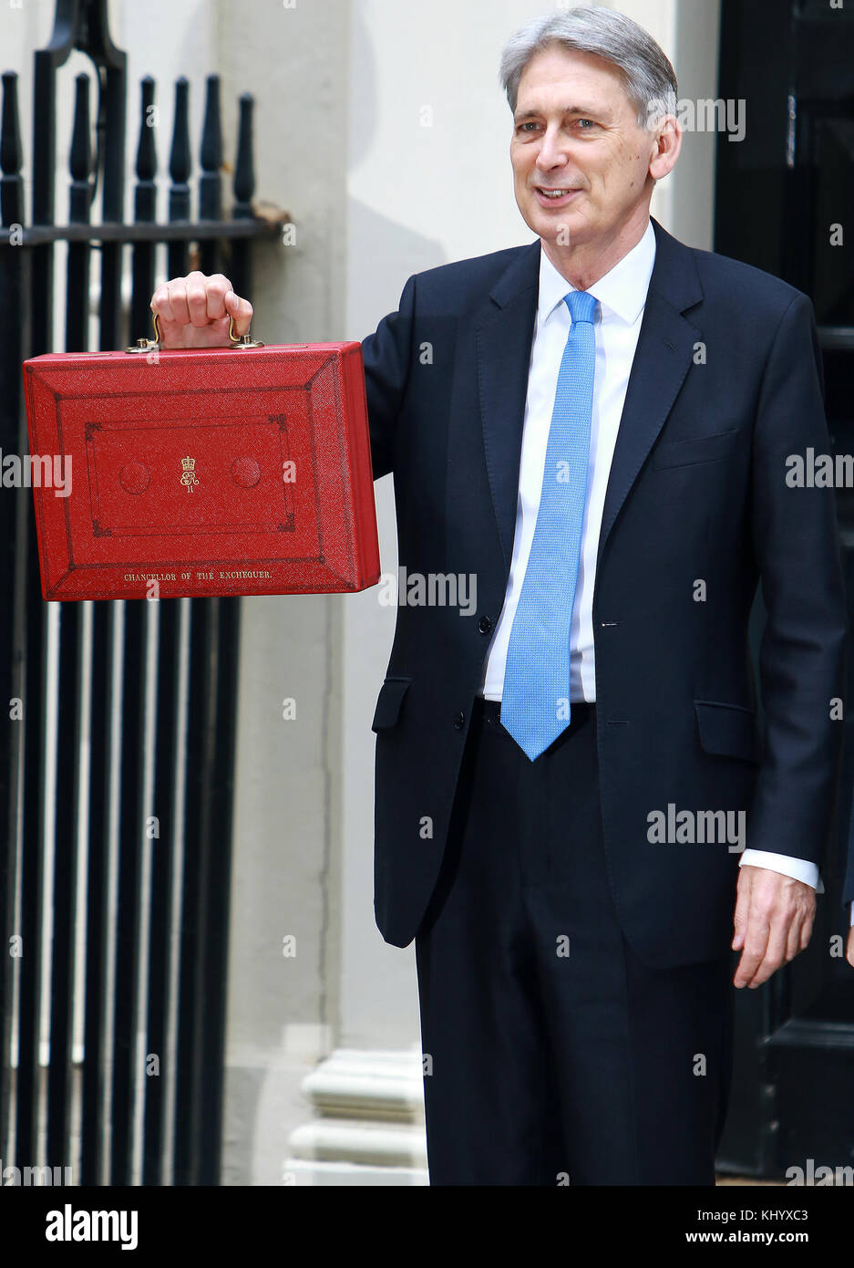 London, UK. 22nd Nov, 2017. Philip Hammond displays the budget ...