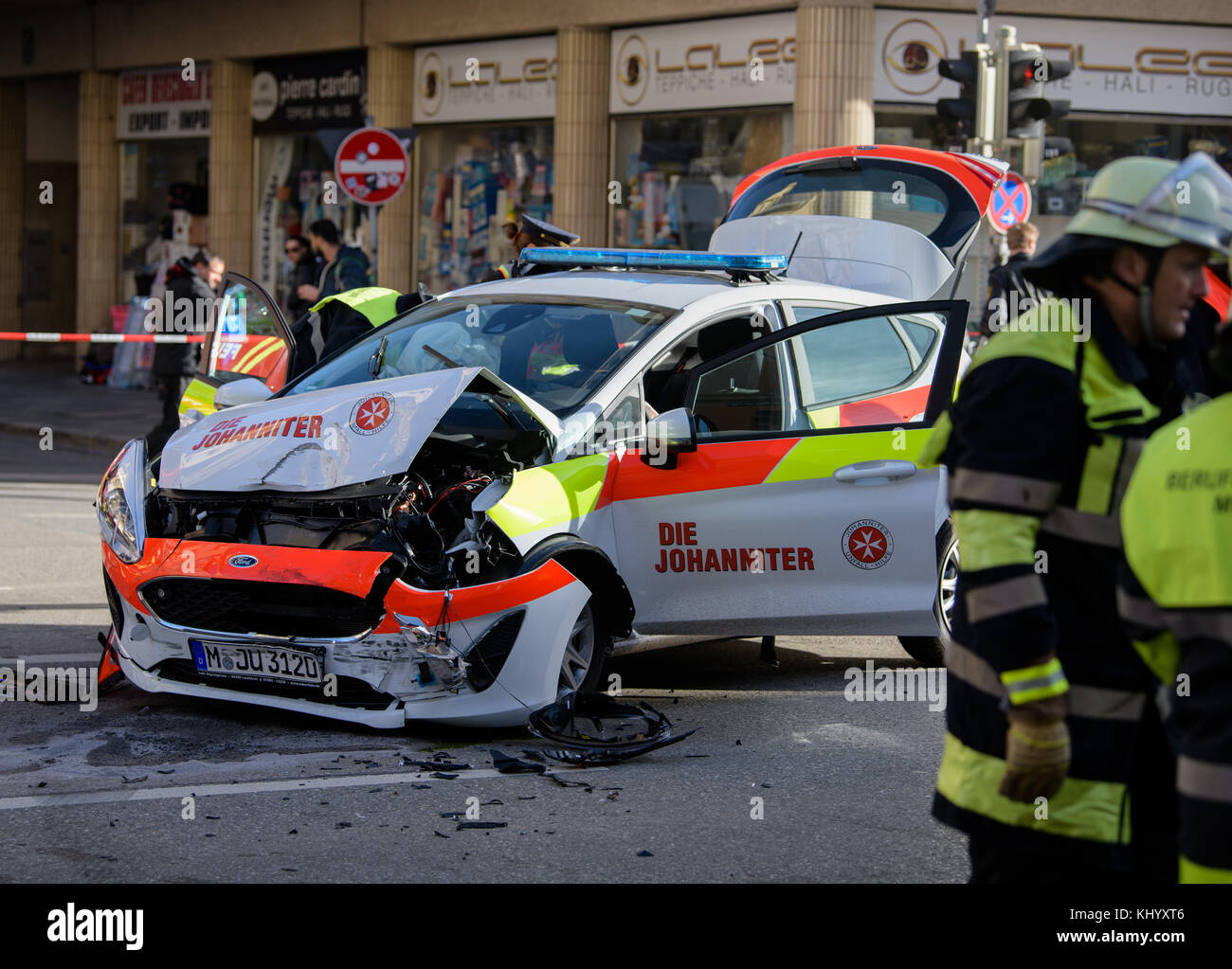 Munich, Germany. 22nd Nov, 2017. An emergency vehicle of the Johanniter ...