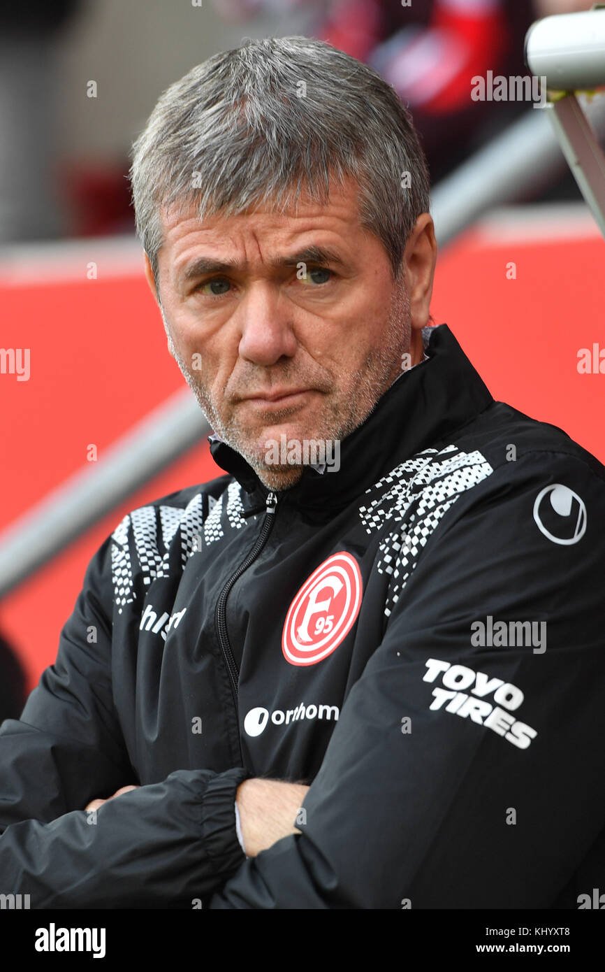 Ingolstadt, Deutschland. 19th Nov, 2017. Friedhelm FUNKEL, Trainer ...