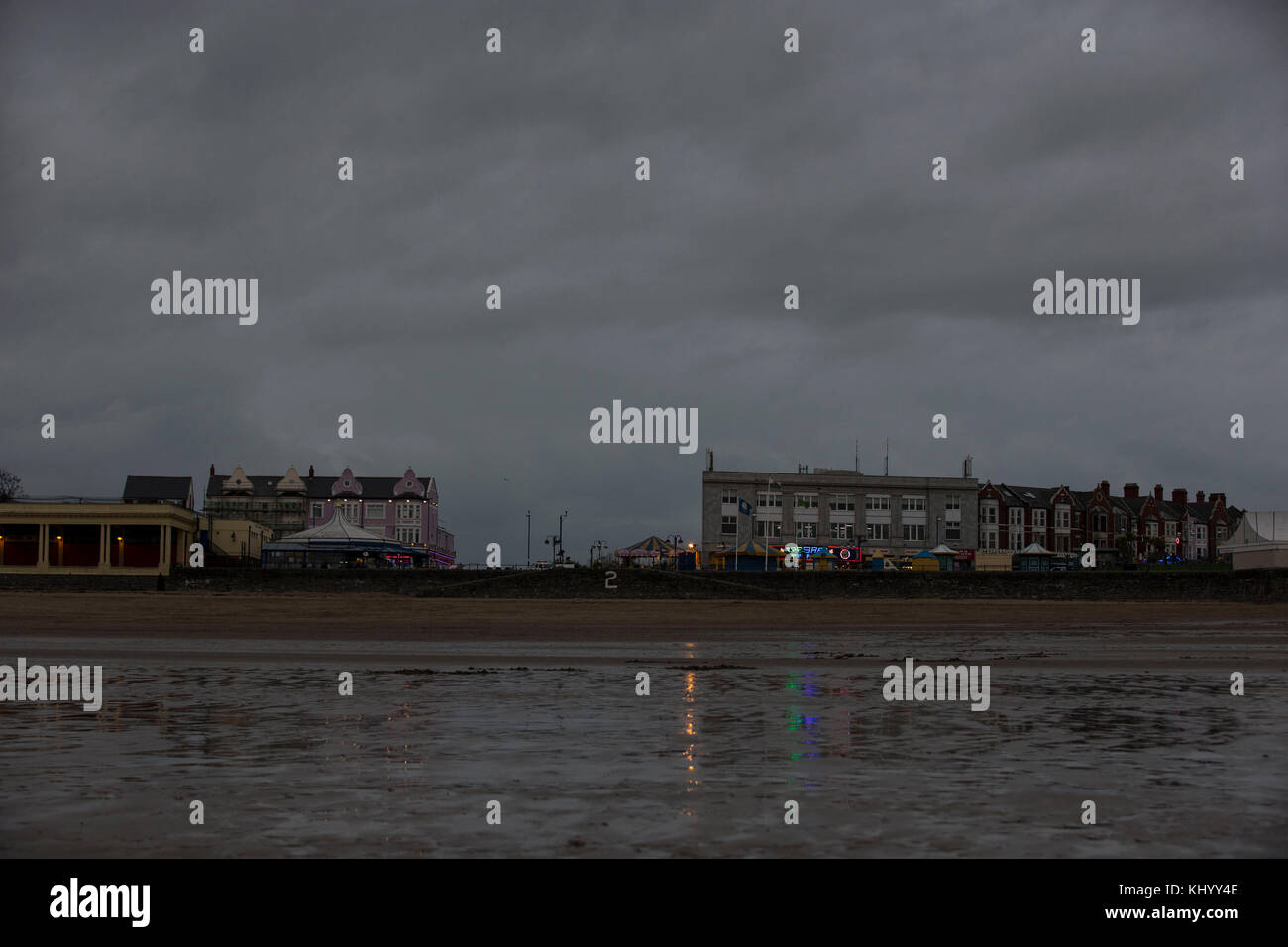Barry, Wales, UK, November 21st 2017. Leaden skies over Barry Island ...