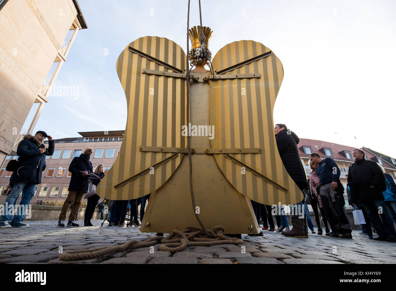 Nuremberg, Germany. 22nd Nov, 2017. The restored tinsel angel 'Baerbel ...