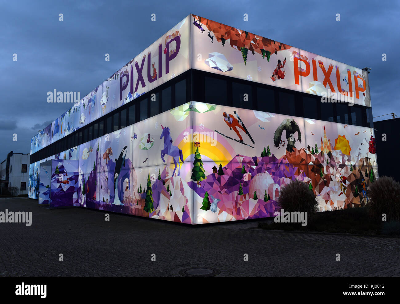 Langenfeld, Germany. 18th Nov, 2017. The 40-meter-long and eight-meter ...