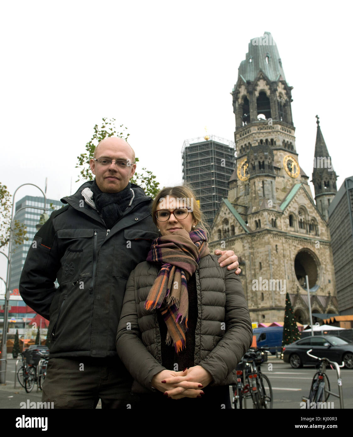 Berlin, Germany. 16th Nov, 2017. The showmen Max Mueller and his ...