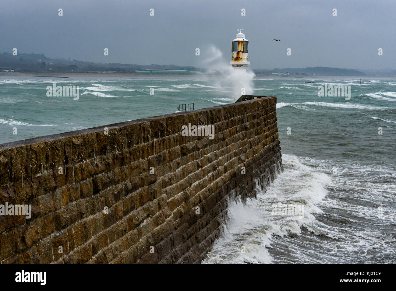 Wave hitting lighthouse hi-res stock photography and images - Alamy