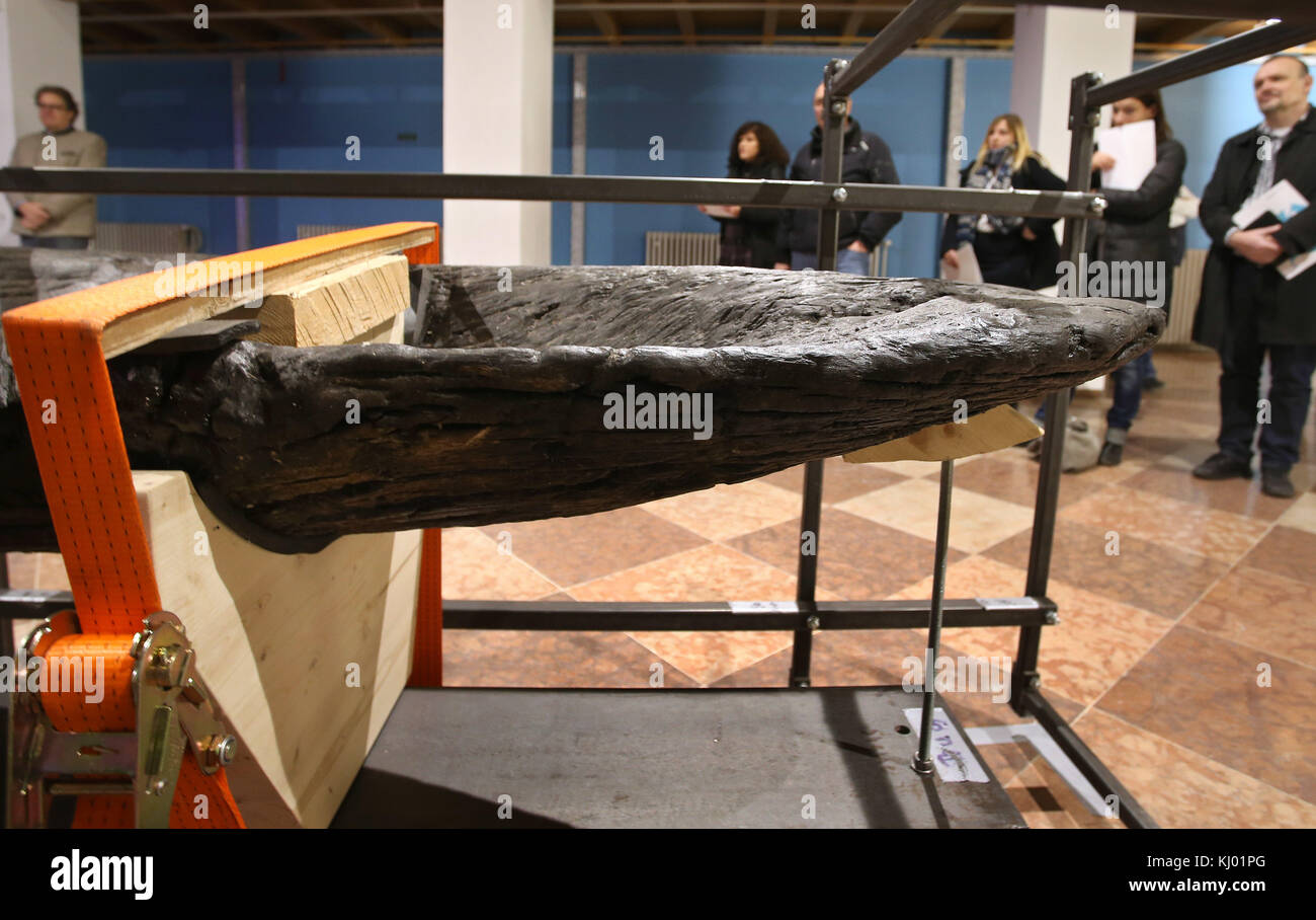 Celtic longboat hi-res stock photography and images - Alamy