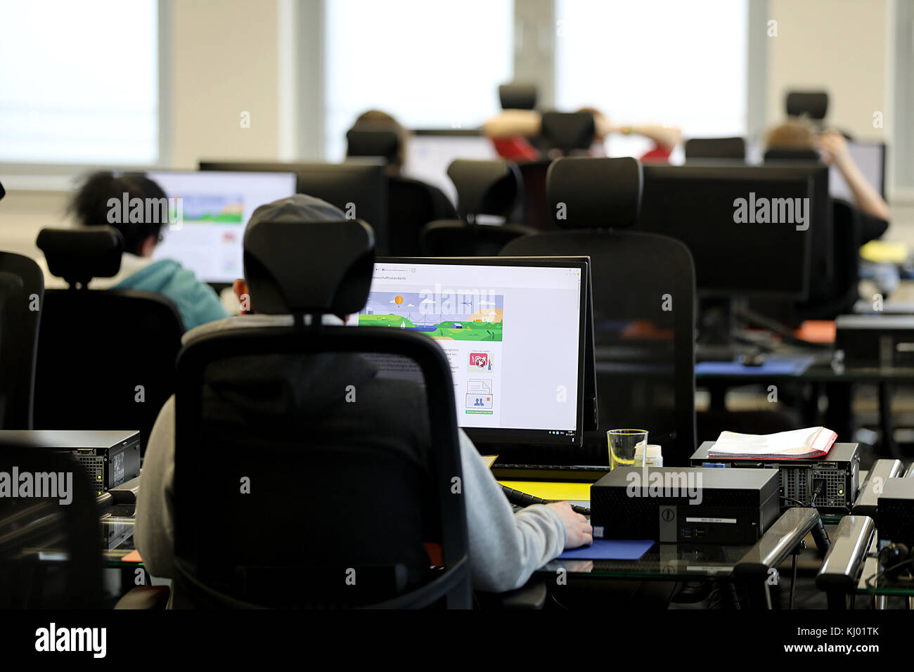 Essen, Germany. 23rd Nov, 2017. Employees working at their computers ...