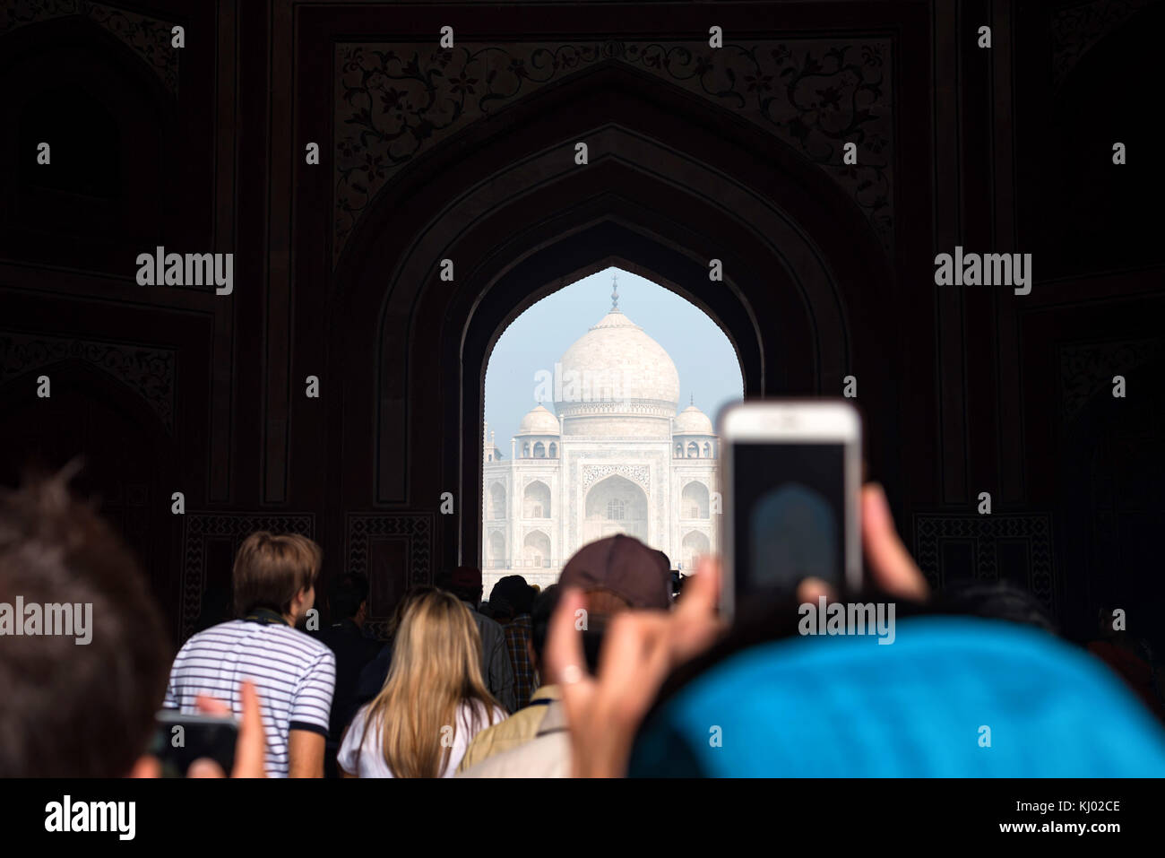 Taj mahal scenic gate hi-res stock photography and images - Alamy
