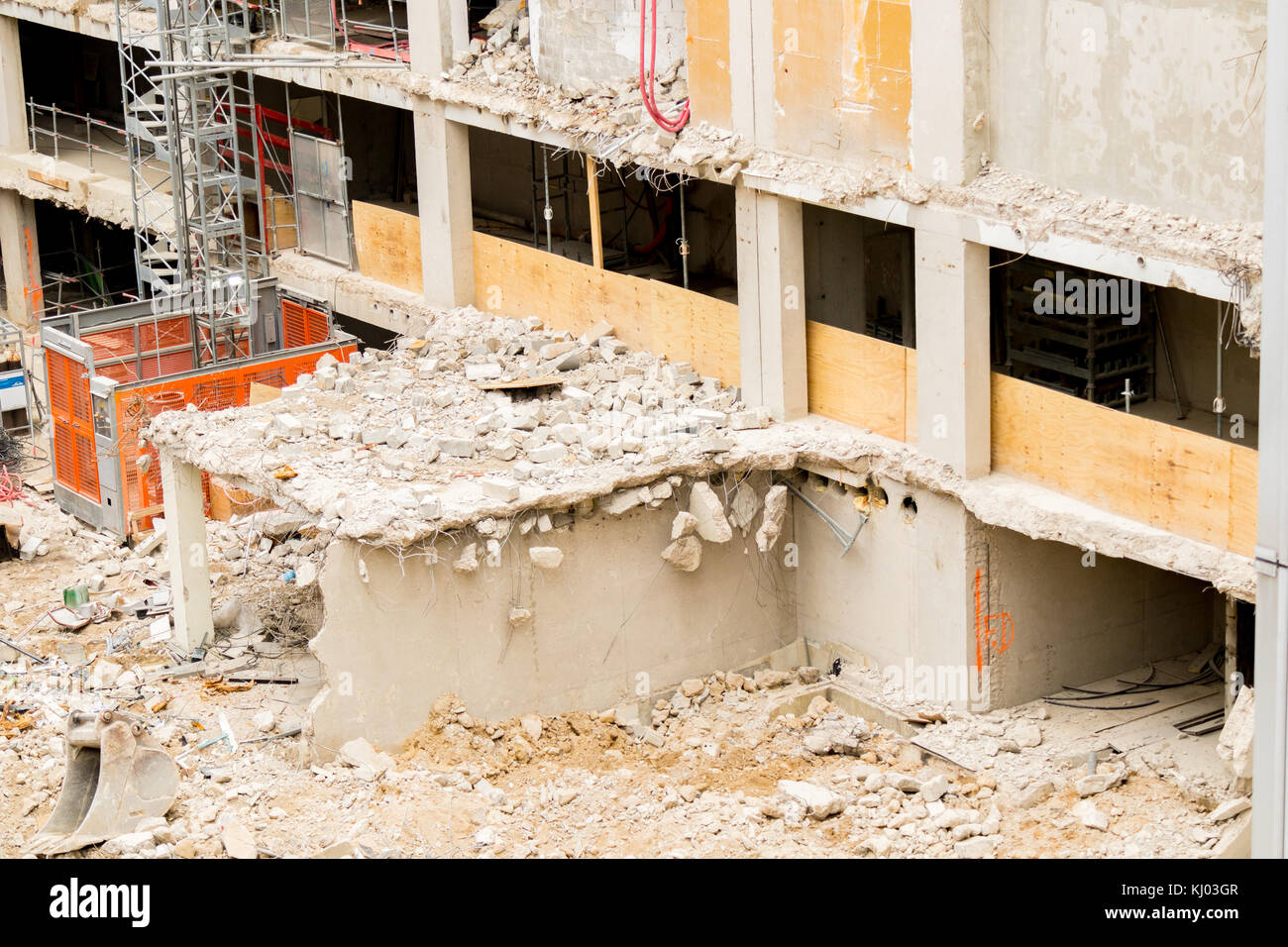 Demolition site of a building Stock Photo - Alamy