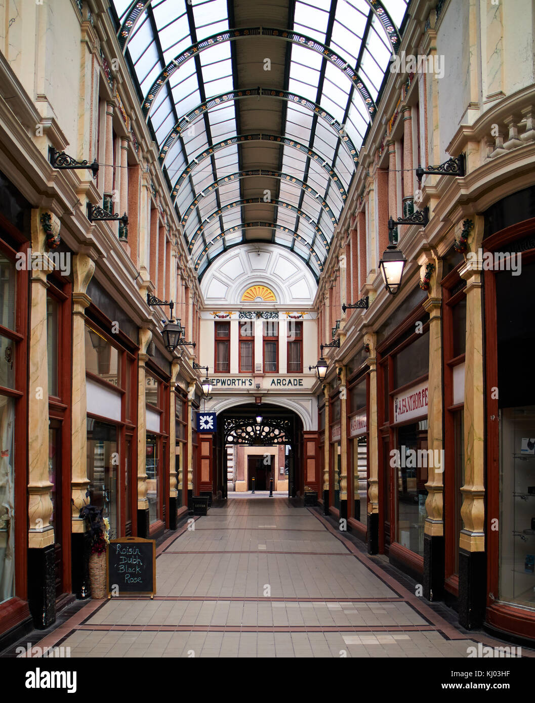 Shops hull hi-res stock photography and images - Alamy