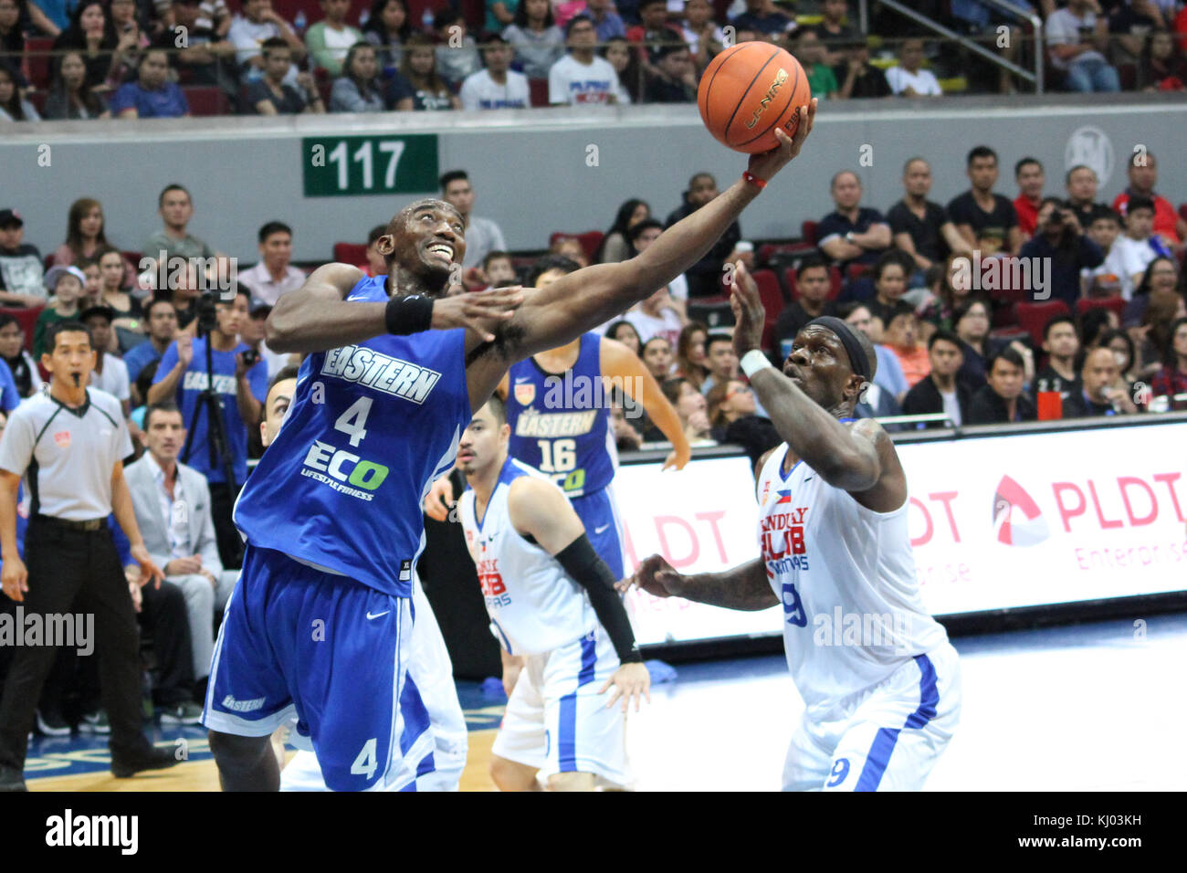 Pasay City, Philippines. 19th Nov, 2017. Ryan Moss (4) of Hong Kong ...
