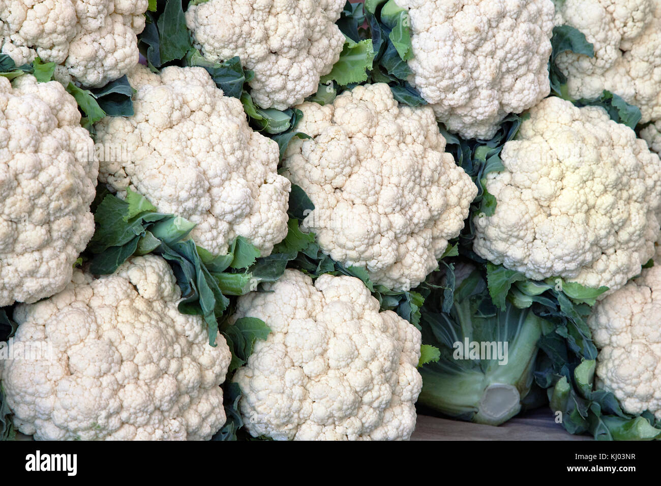 Fresh cauliflower at a market Stock Photo - Alamy