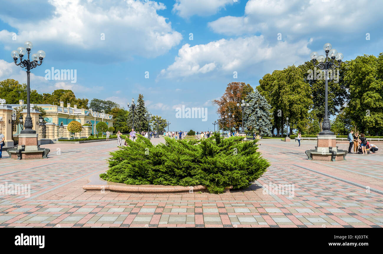 Mariinsky park on sunny weather, Kiev, Ukraine Stock Photo - Alamy
