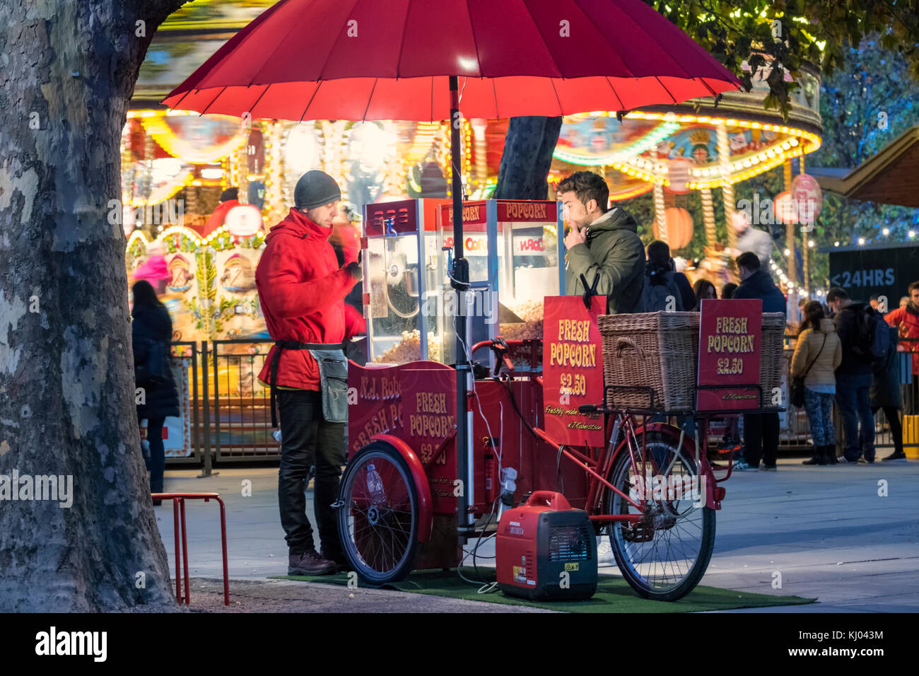 Popcorn kiosk hi-res stock photography and images - Alamy