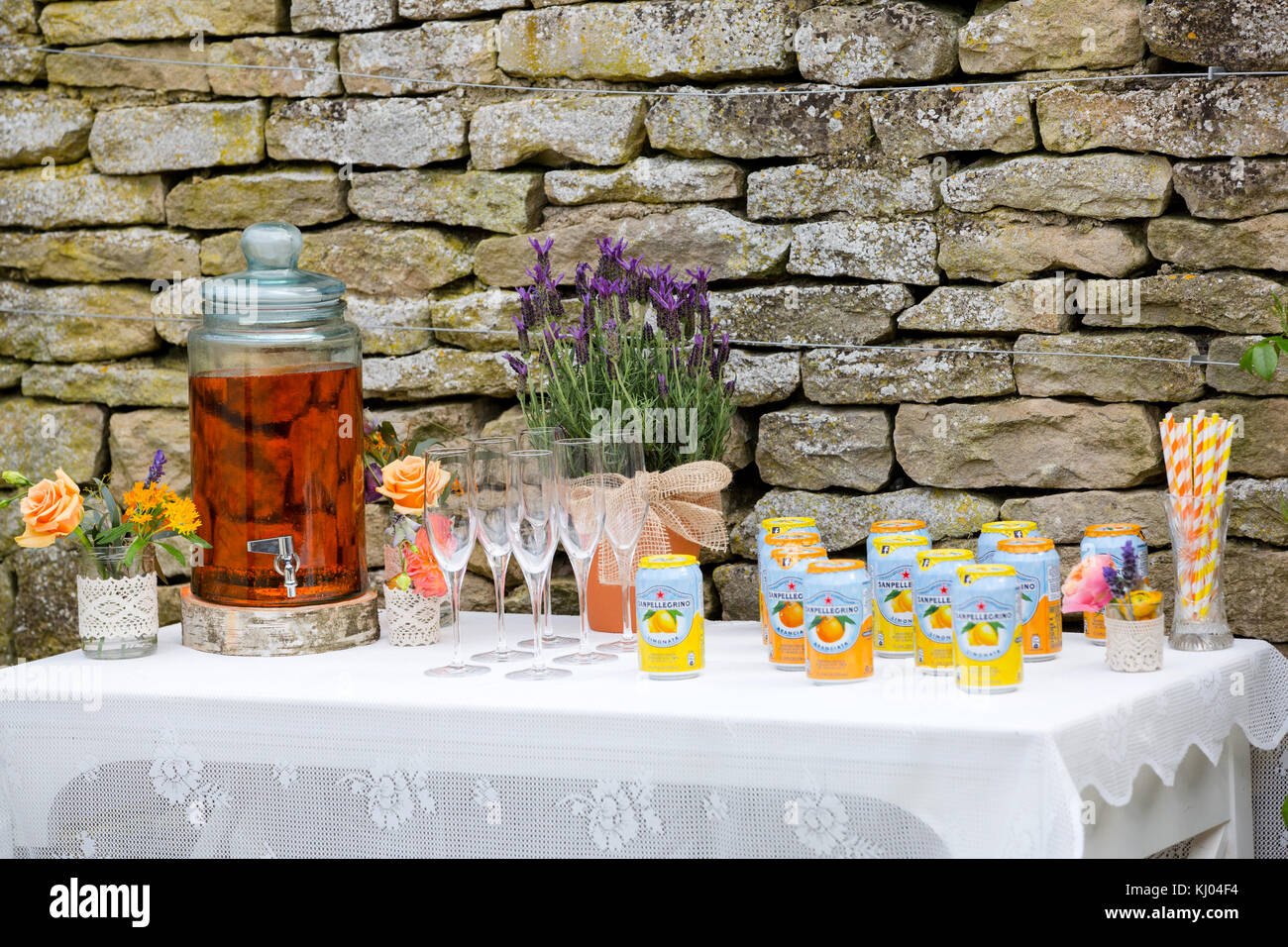 Tea urn hi-res stock photography and images - Alamy