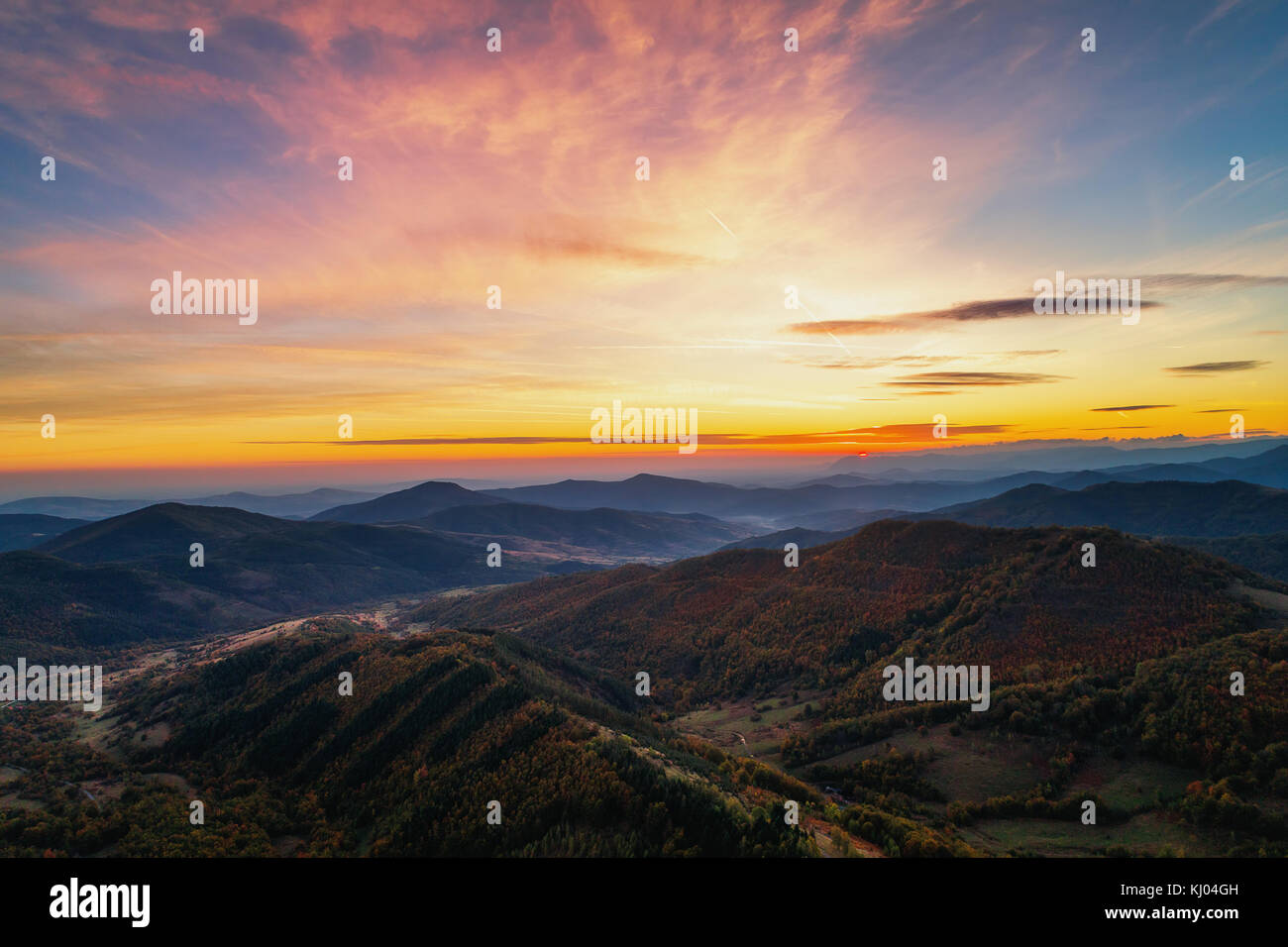 4k mountain sky in clouds hi-res stock photography and images - Alamy