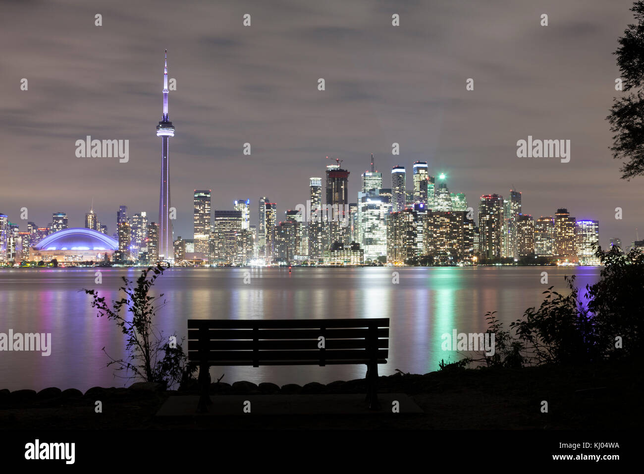 Toronto skyline harbourfront night hi-res stock photography and images ...
