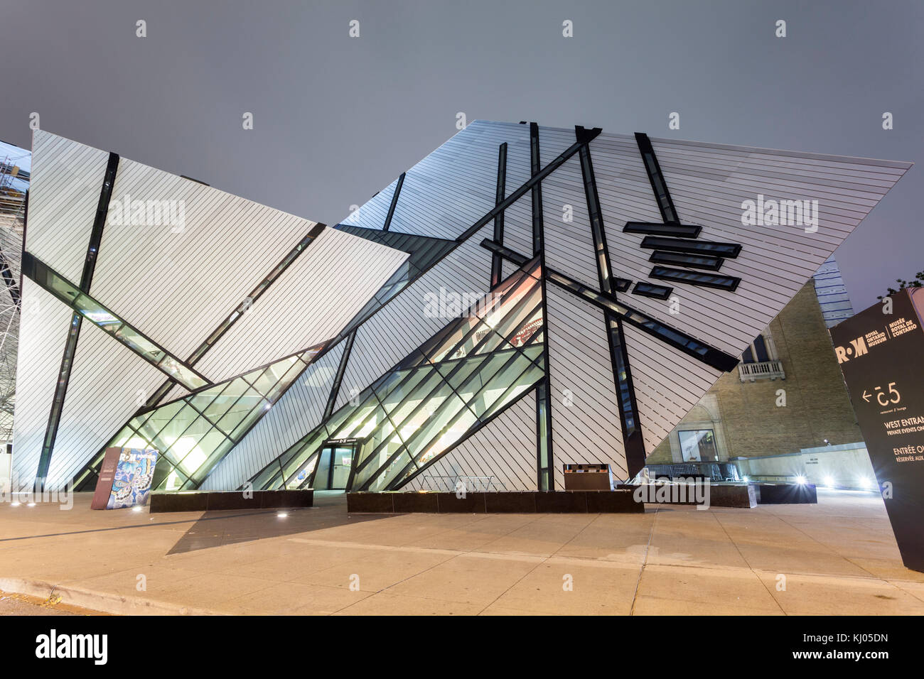Rom toronto art gallery hi-res stock photography and images - Alamy