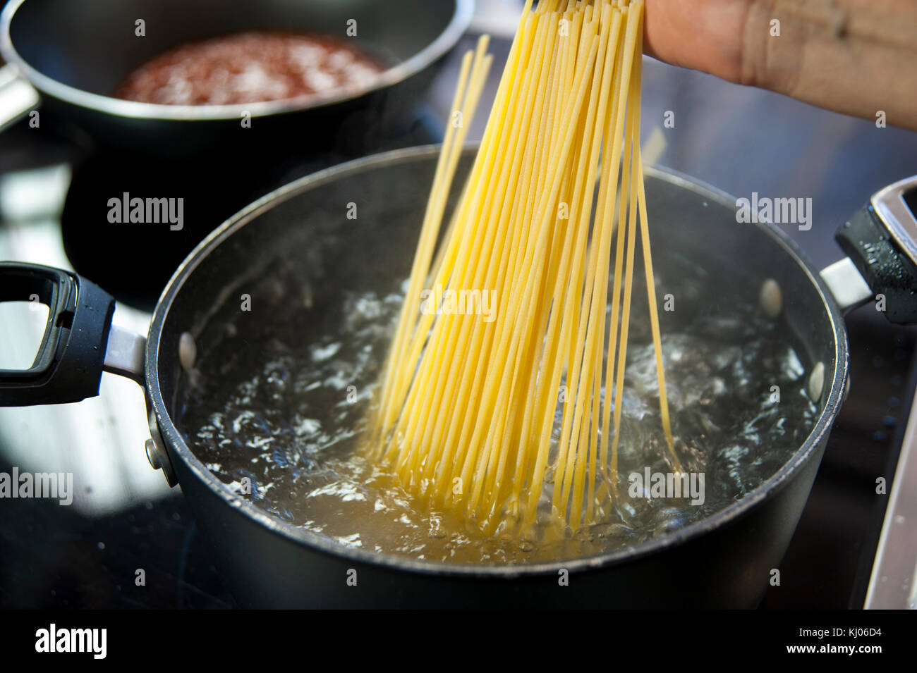 Cooking spaghetti in a pot with boiling water Stock Photo - Alamy