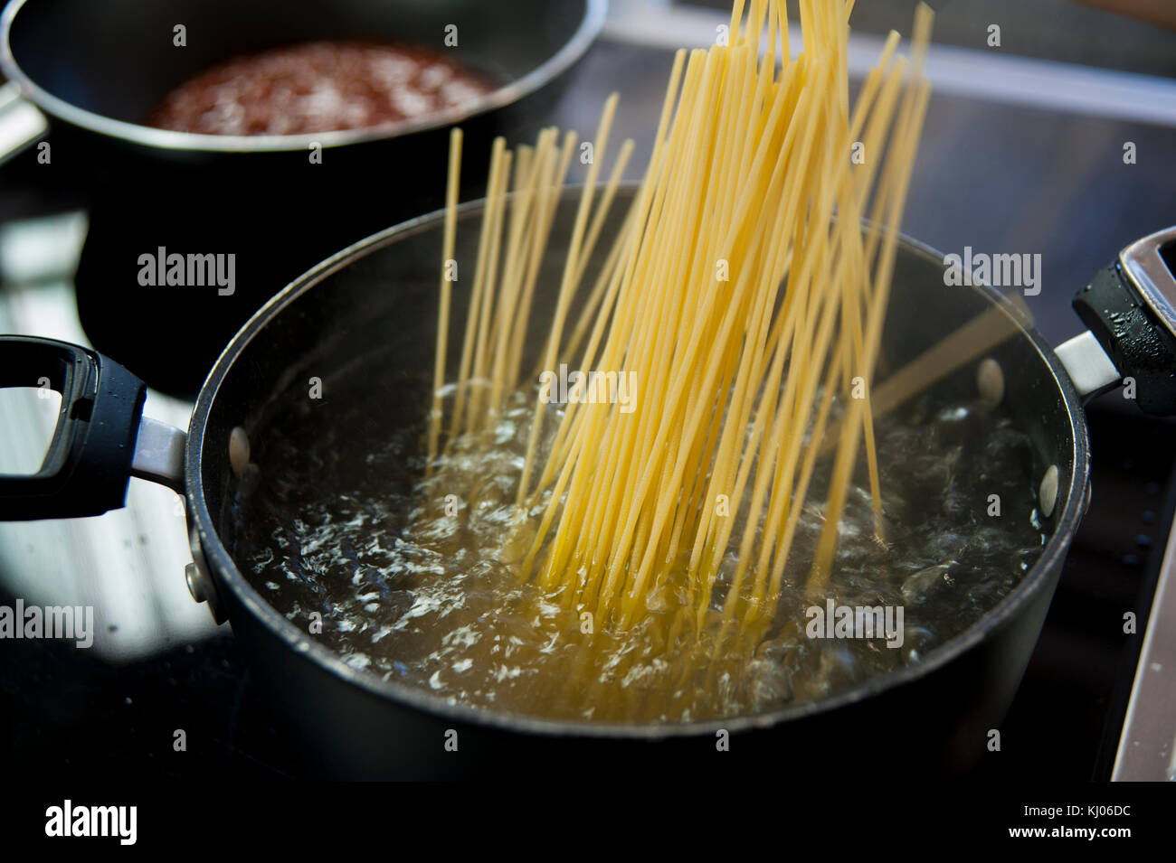 Cooking spaghetti in a pot with boiling water Stock Photo - Alamy