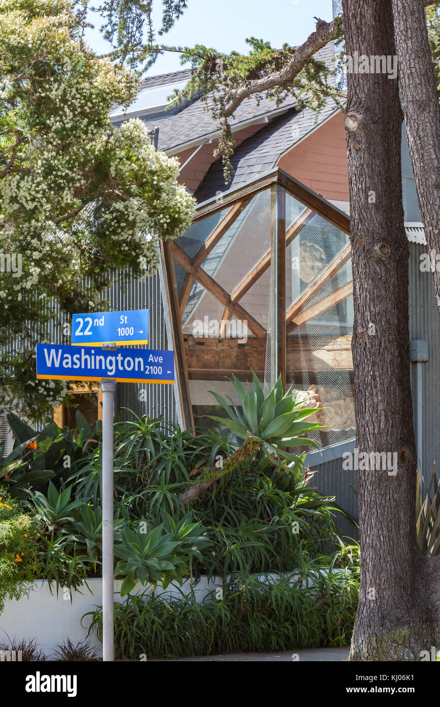 he Gehry Residence is architect Frank Gehry's own house. It was ...