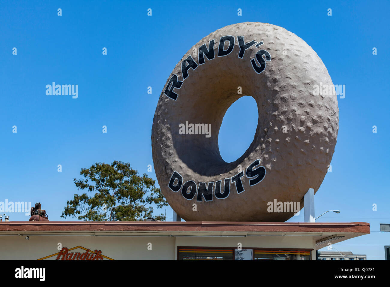 Randy's Donuts is a bakery and landmark building in Inglewood ...